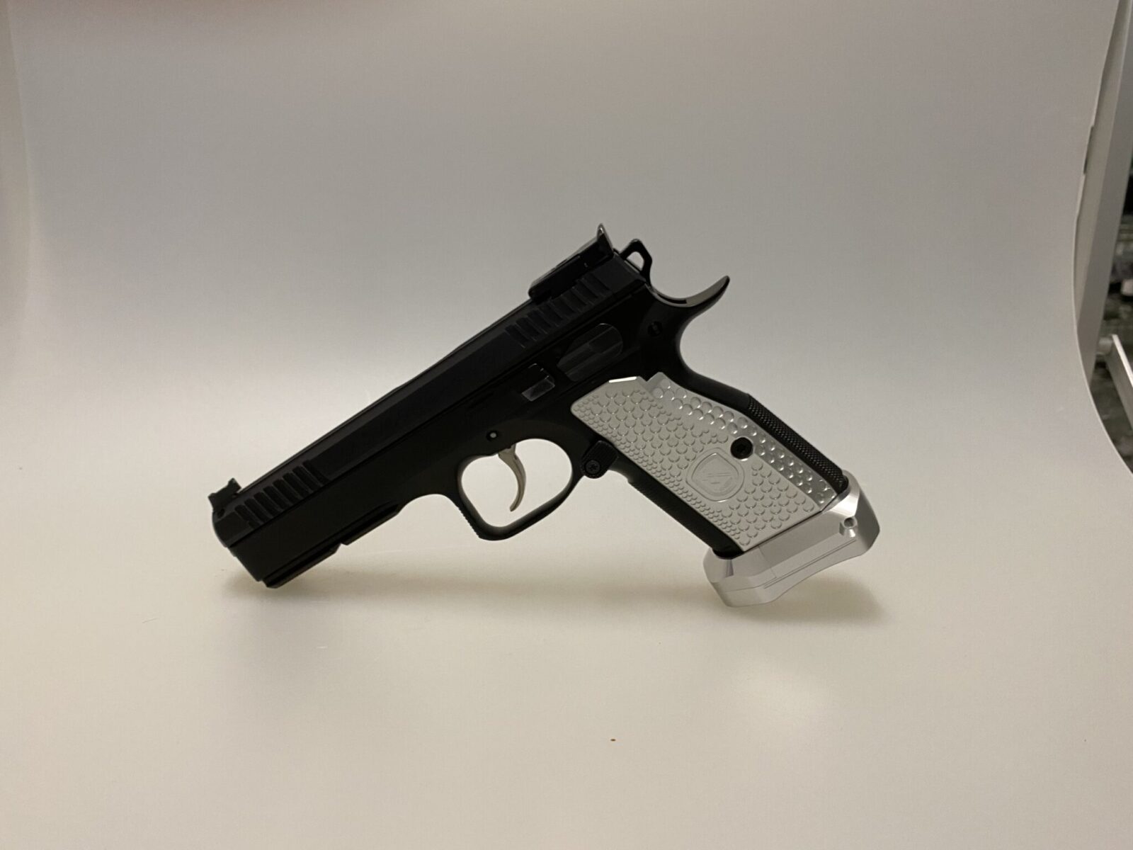 Set Monarch 1 for CZ TSO & TS2 (short thin grips + magwell) – Silver ...